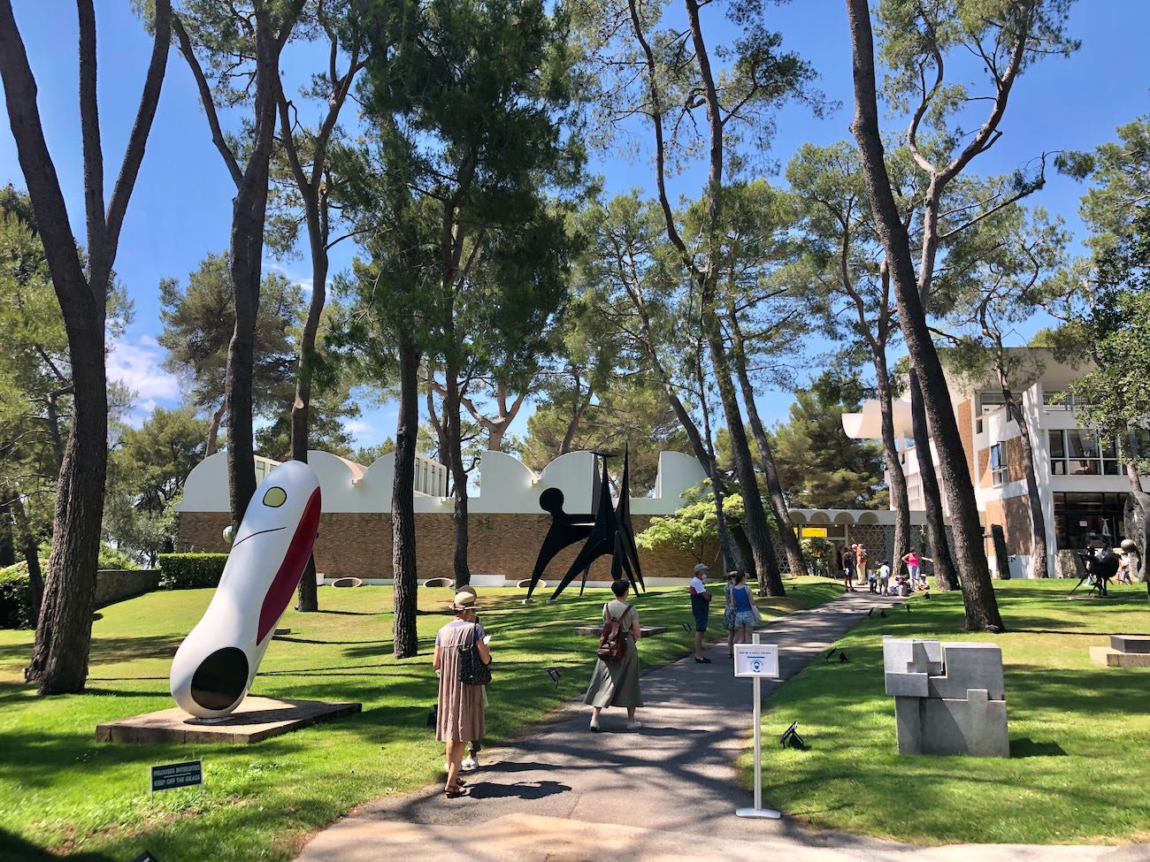 Fondation Maeght - modern art museum - City guide Love Spots